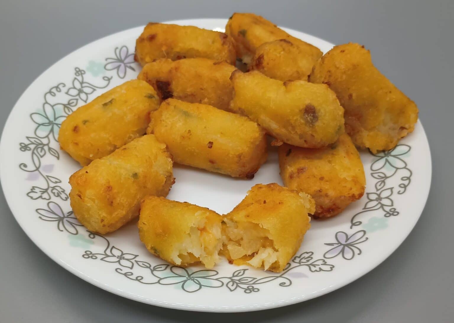 Season's Choice Potato Tots: Cheesy Jalapeno and Loaded | Aldi Reviewer