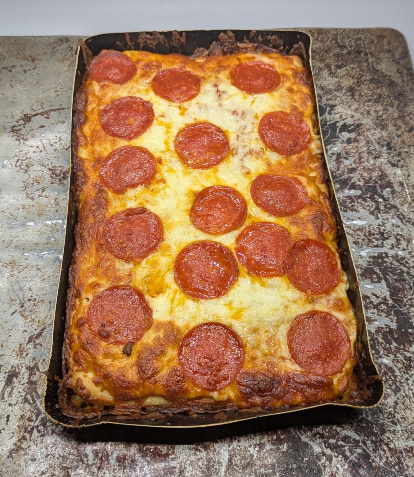 Mama Cozzi's Detroit Style Pan Pizza | Aldi Reviewer